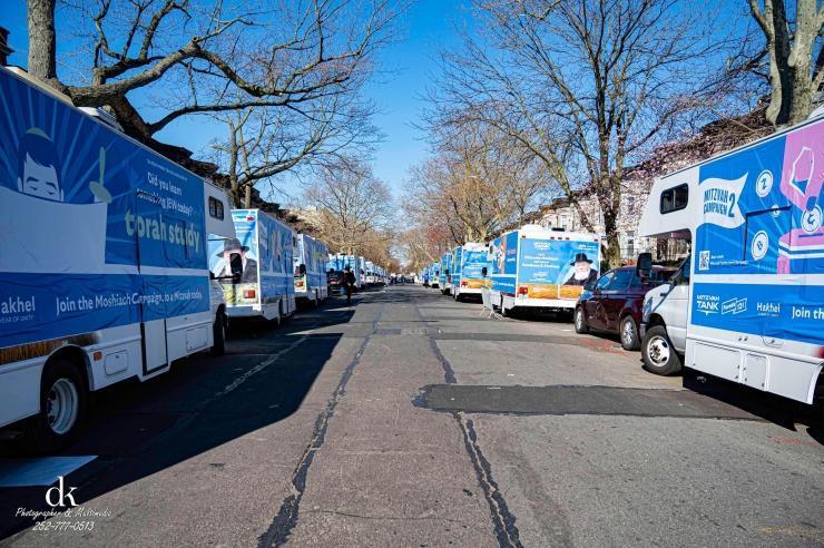 Gallery: Mivtzah Tank Parade Shakes Up New York City - Chabadinfo.com