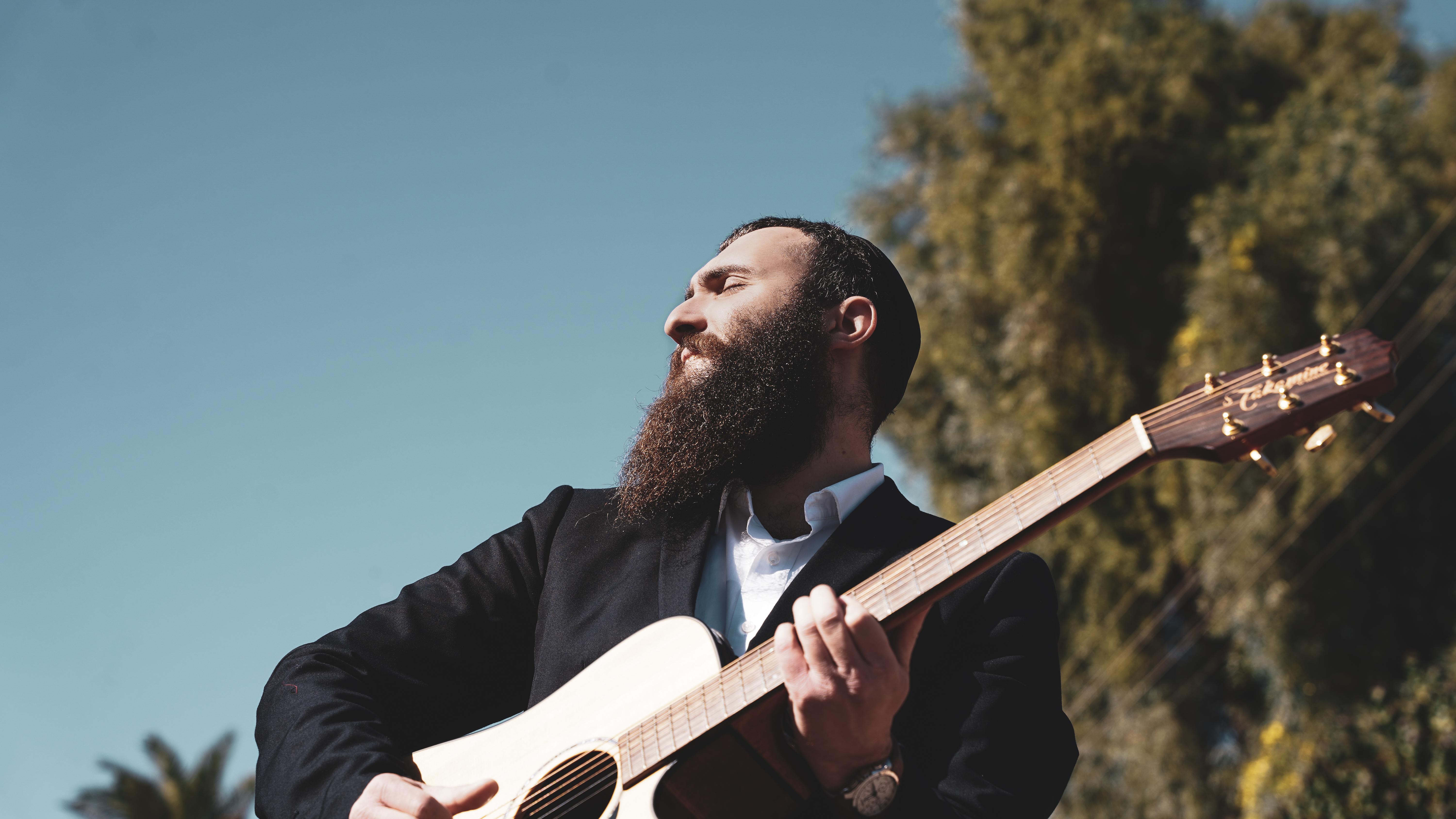 Chabad singer Habib Haim Ben Aryeh Releases new song called “Meumka ...
