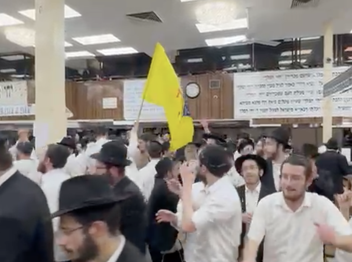 770: Spirited Dancing for Rosh Chodesh Adar - Chabadinfo.com
